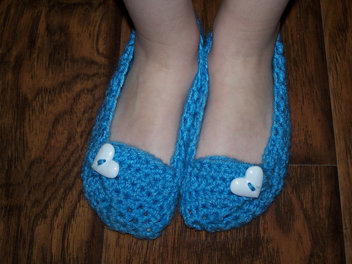 Ravelry: Cross Over Toe Baby Ballet Slippers pattern by Laura Hooker