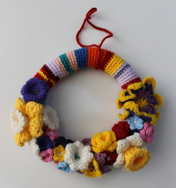 Ravelry: Crocheted spring wreath pattern by Ioana van Deurzen