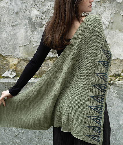 Ravelry: Triangulum pattern by Caroline Dick