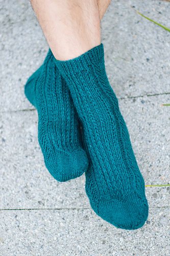 Ravelry: mossy socks pattern by Jacelyn