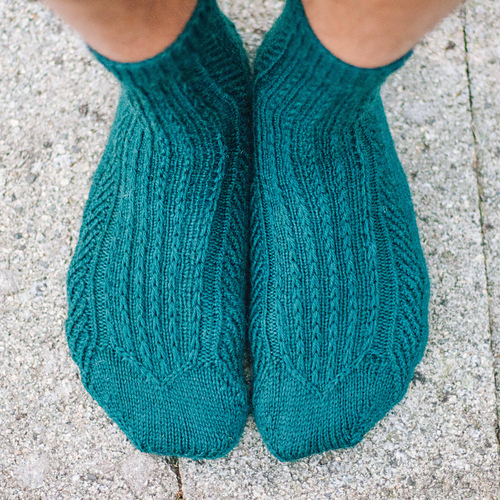 Ravelry: mossy socks pattern by Jacelyn