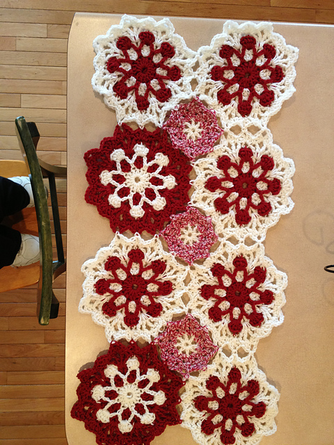 Ravelry: jaegergirl09's Bedroom Snowflake throw