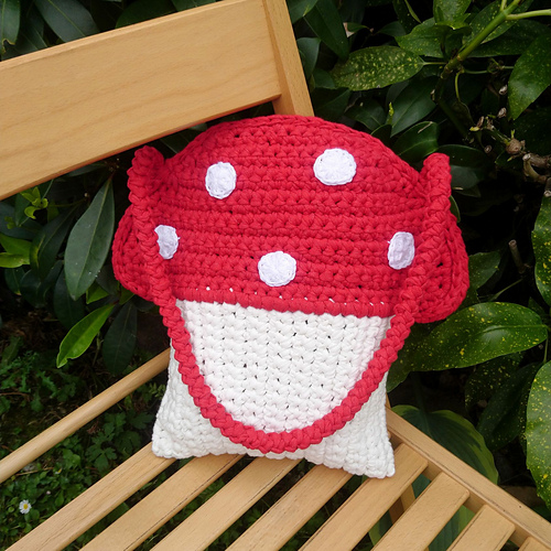 Ravelry: Toadstool Tote pattern by Janferie MacKintosh