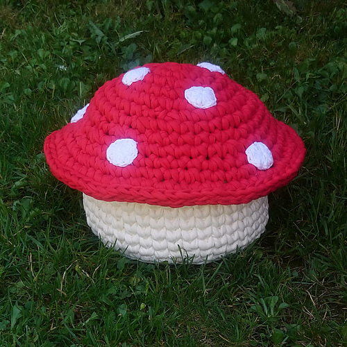 Ravelry: Toadstool Basket Fairy House pattern by Janferie MacKintosh
