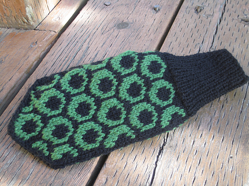Ravelry: Circle Mittens pattern by Inge Sandholt
