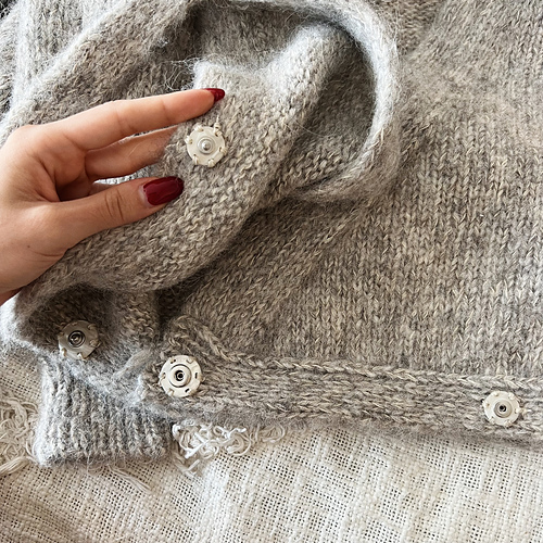 Finished my Levitate Wrap with an alternative balloon sleeve! : r/knitting