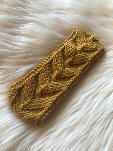 Ravelry: The Arrow Headband pattern by Jazzy Steele