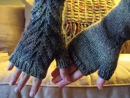 Ravelry: Autumnal Mitts pattern by FibreAndThreads
