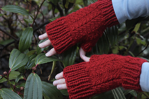 Ravelry: Chunky Cove Mitts pattern by Kate Lore Designs