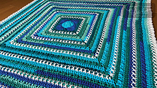 Ravelry: Baby on the O'Go Blanket pattern by Jeanne Steinhilber