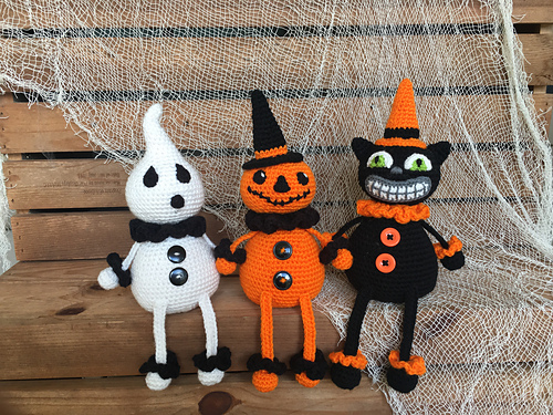 A cursed version of the original pattern but I love its impish energy ...