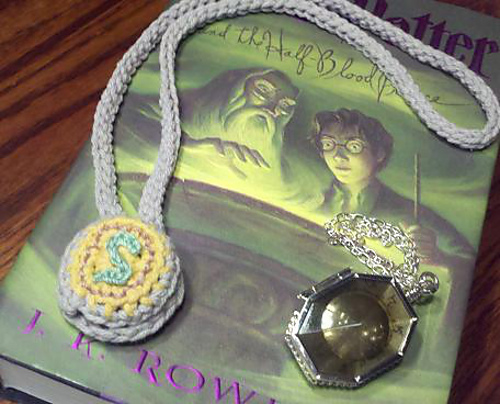 Ravelry: Slytherin locket pattern by Jen Spears