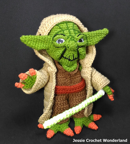 Ravelry: Darth Yoda vs Master Yoda pattern by Jessie Lin