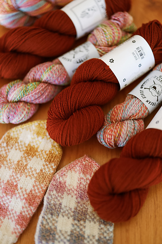 Ravelry: Gr8 Gingham Mittens pattern by Jessie Maed Designs