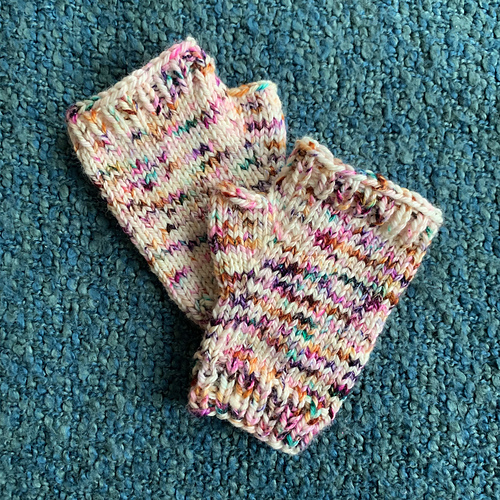 Ravelry: Thumbless-Fingerless pattern by Karli Whitmore