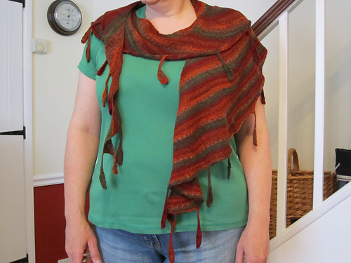 Ravelry: Drop Leaf Shawlette pattern by Tamara Ell
