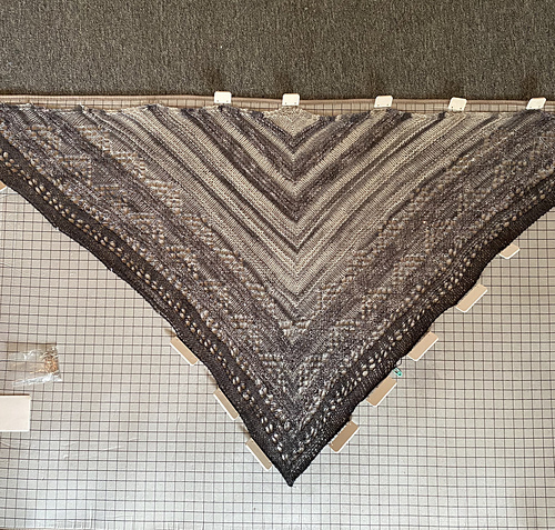 Ravelry: Ombre Triangle Shawl pattern by Iris Schreier
