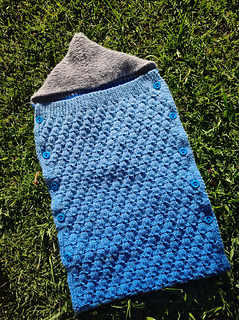 Ravelry: Casulo Baby Manu pattern by Julia Olivieri