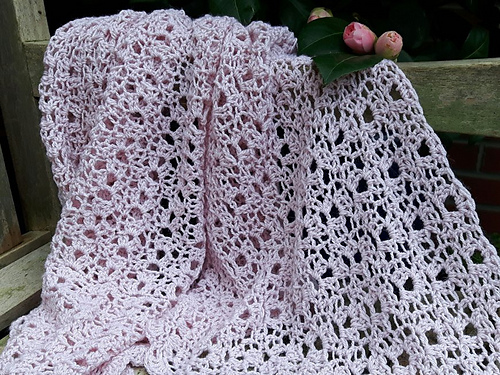 Ravelry: Ruby Red Shawl pattern by Elisabeth Davis de Herraiz