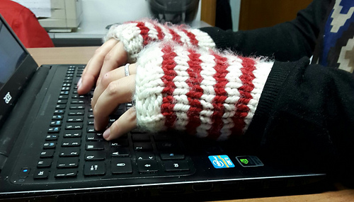 Ravelry: Ponsi's Christmas Fingerless pattern by Shalù