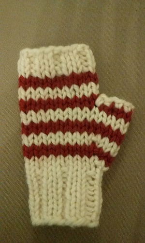 Ravelry: Ponsi's Christmas Fingerless pattern by Shalù