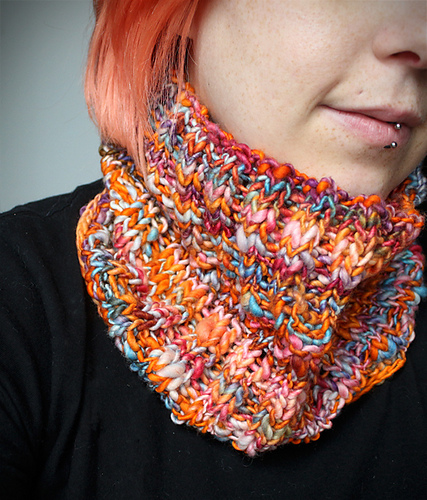 Ravelry: Ribbed Cowl pattern by Judith Grossinger