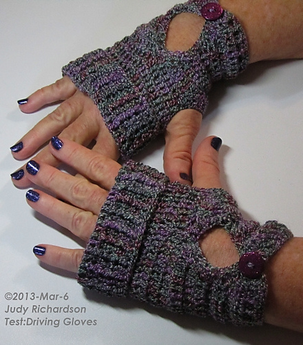 Ravelry: Keyhole Driving Gloves pattern by Pam Daley