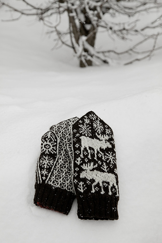 Ravelry: Marvellous Moose Mittens pattern by Judy Kavanagh