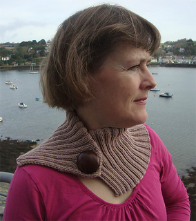 Ravelry: Ribbed Collar pattern by Julia Hopson