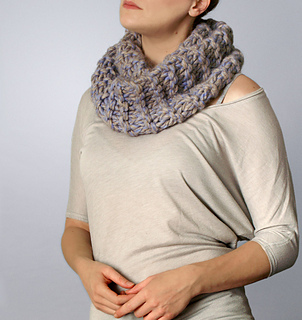 Ravelry: Super2 Bulky Cowl pattern by Julia Salzer