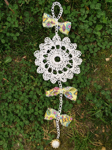 Ravelry: Paper Flower Charms pattern by Emma Lamb