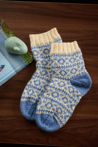 Ravelry: Be My Valentine socks set pattern by Anna Radchenko