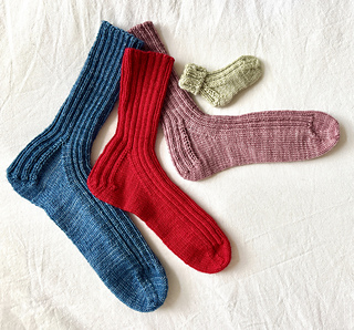 Ravelry: Dar Socks pattern by Courtney Walters