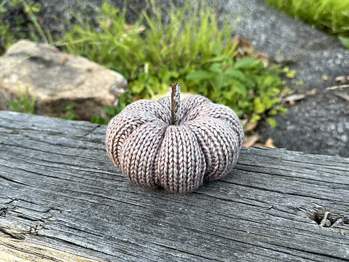Ravelry: Pepo Pumpkin Patch pattern by Sandra Magalhães