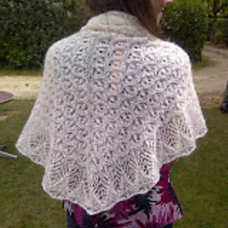 Ravelry: kabri1's Echo Flower Shawl