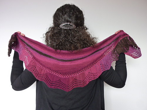 Ravelry: Cassis shawlette pattern by collete audrey