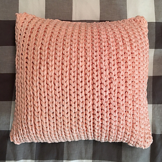 Ravelry: So Pretty in Pink Pillow pattern by Kaite's Crochet