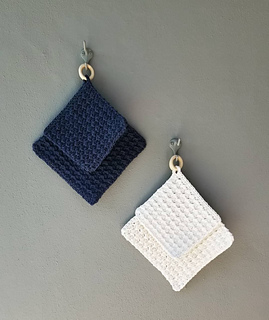 Ravelry: Even Moss Stitch Pot Holder pattern by Kaylee Sterner