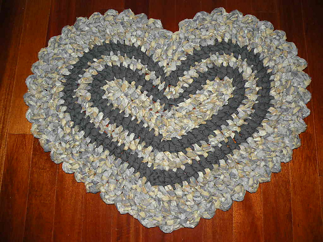 Ravelry: Heart Rag Rug pattern by Kelli J. Bryan