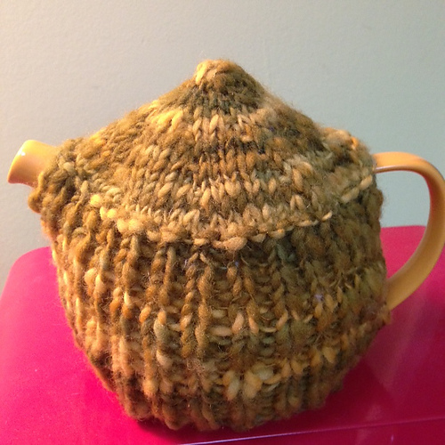 Ravelry: The Basic Tea Cosy pattern by Loani Prior