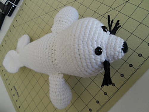 Ravelry: Arctic Seal/ Harp Seal pattern by Kristen's Kords