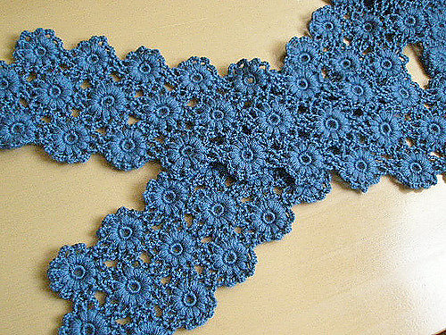 Ravelry: #11 Flower motif muffler pattern by Mariko Oka (岡まり子)