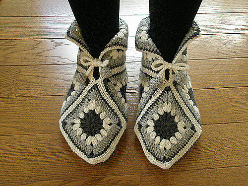 Ravelry: p.24 Square room shoes pattern by Keiko Okamoto (岡本啓子)