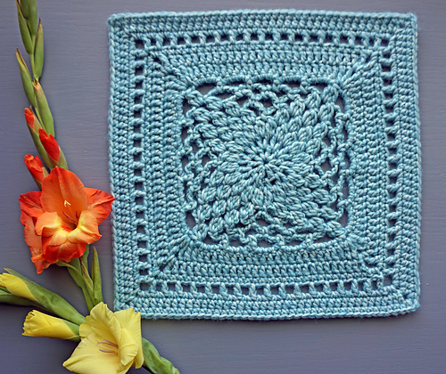 Ravelry: Origami Flower pattern by ChiChi Allen