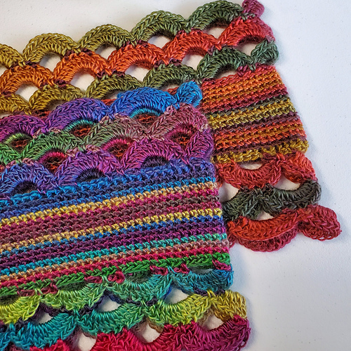 Ravelry: Scallops Lace Cowl pattern by Crochet Instinct