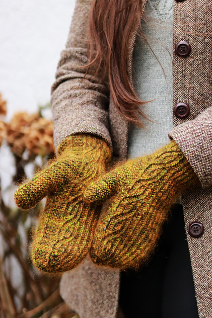 Ravelry: Wisp Mittens pattern by Kerri Blumer