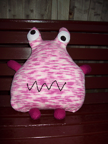 Ravelry: Alien Cushion pattern by Patons UK