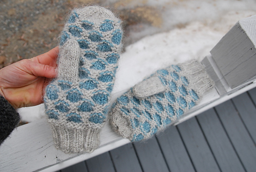 Ravelry: Chunky Newfoundland Mittens pattern by Carol Wingrove