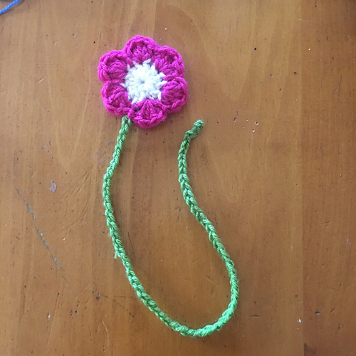 Ravelry: cute crochet flower bookmark pattern by marianna mel