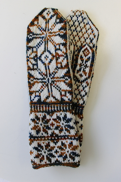 Ravelry: Norwegian mittens pattern by Eva Maria Leszner